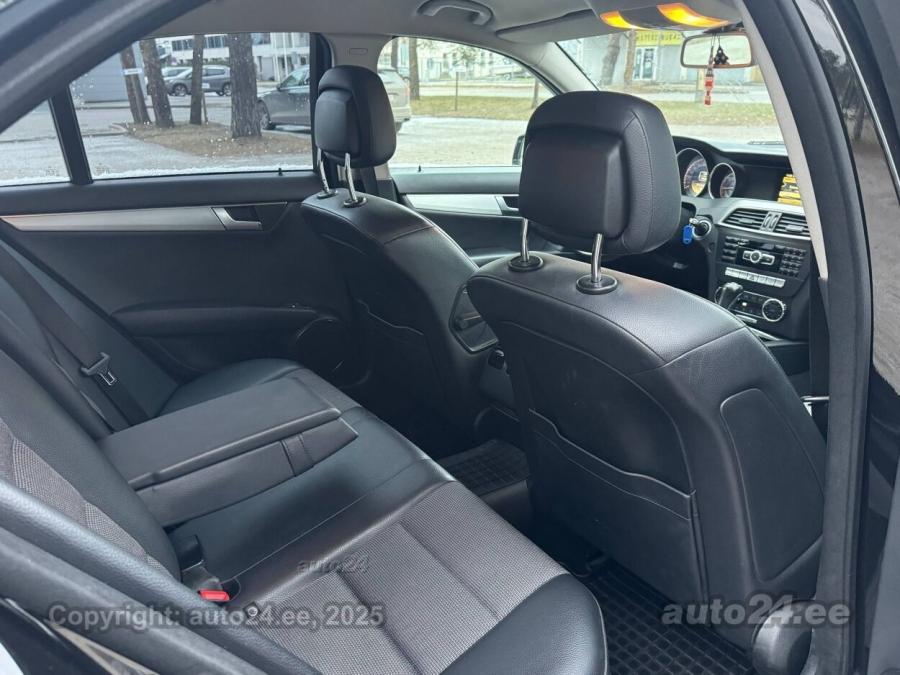 Melns Mercedes-Benz C-Class 2013 Tallina, ar dzinēja tilpumu 2.10 L un nobraukumu 322 tūkst. km par 6950 €, foto 11 vietnē AUTOMOTO.COM.LV