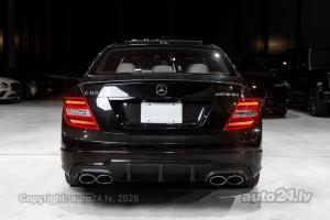 Black Mercedes-Benz C-Class 2013 in Riga, with an engine capacity of 6.20 L and mileage of 182 thousand km for 32000 €, photo 5 on AUTOMOTO.COM.LV