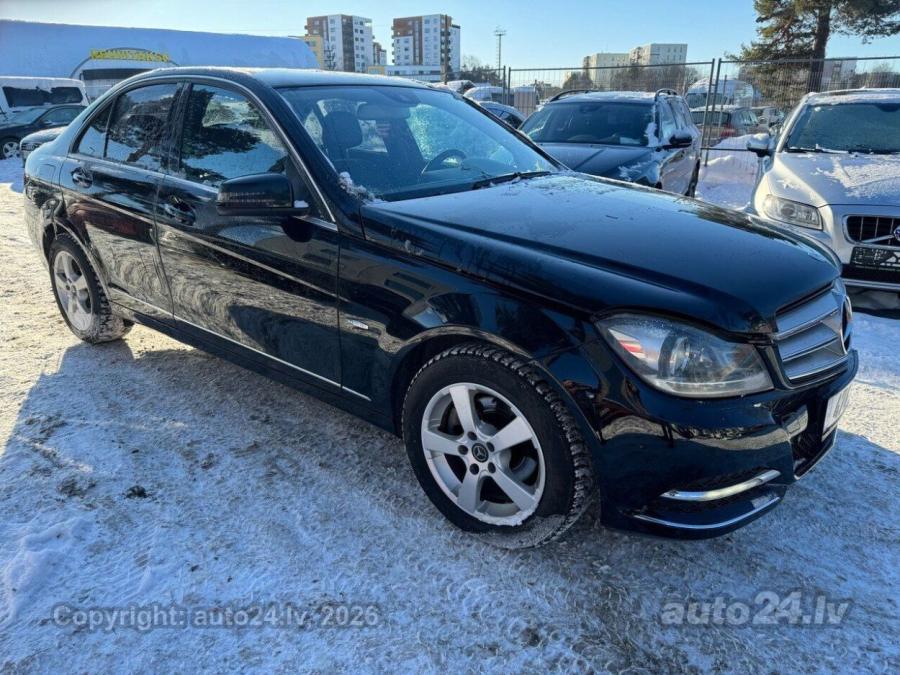 Black Mercedes-Benz C-Class 2013 in Tallinn, with an engine capacity of 2.10 L and mileage of 326 thousand km for 6750 €, photo 3 on AUTOMOTO.COM.LV