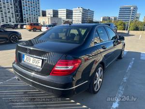 Melns Mercedes-Benz C-Class 2013 Tallina, ar dzinēja tilpumu 2.10 L un nobraukumu 180 tūkst. km par 11000 €, foto 5 vietnē AUTOMOTO.COM.LV