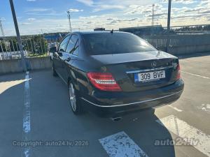 Melns Mercedes-Benz C-Class 2013 Tallina, ar dzinēja tilpumu 2.10 L un nobraukumu 180 tūkst. km par 11000 €, foto 14 vietnē AUTOMOTO.COM.LV