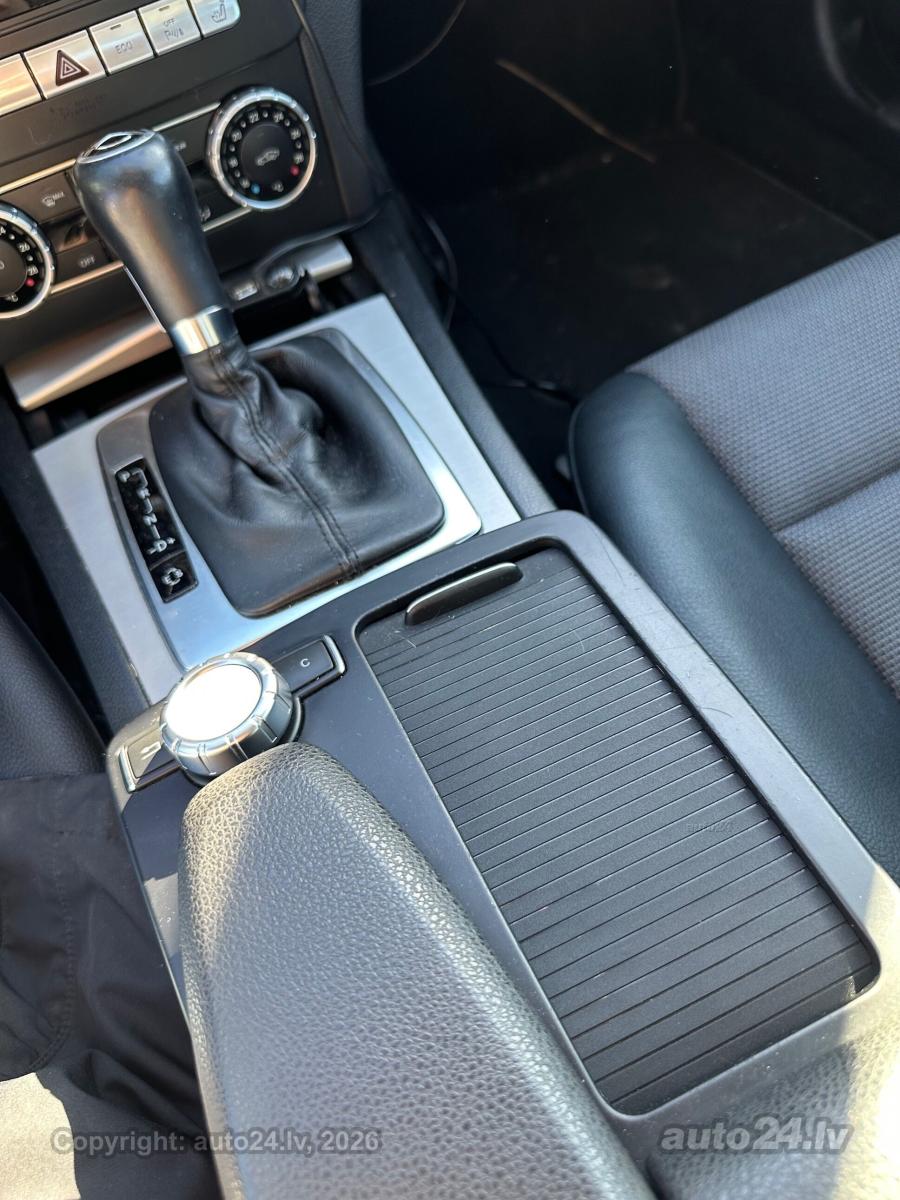 Melns Mercedes-Benz C-Class 2013 Tallina, ar dzinēja tilpumu 2.10 L un nobraukumu 180 tūkst. km par 11000 €, foto 15 vietnē AUTOMOTO.COM.LV