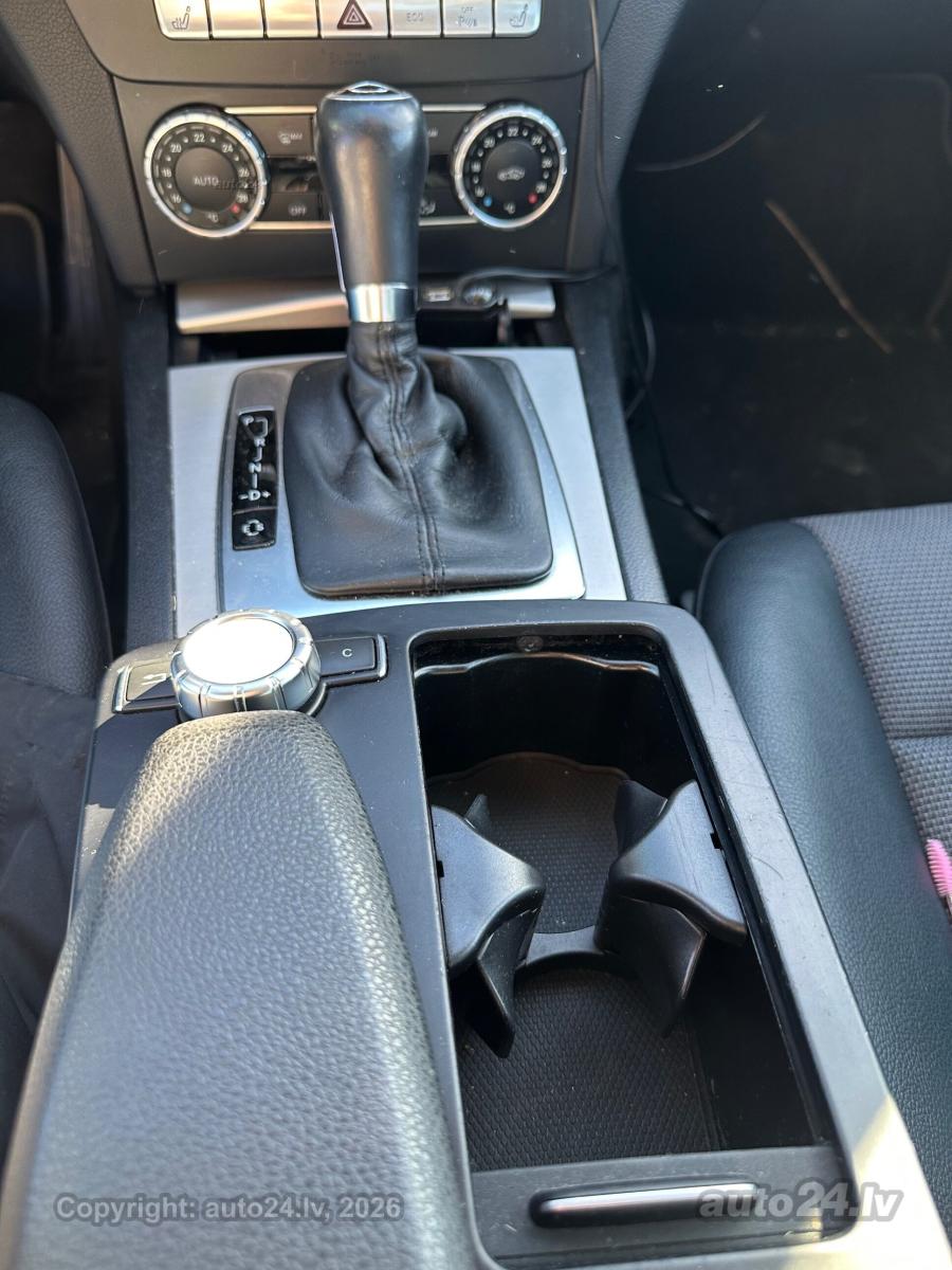 Melns Mercedes-Benz C-Class 2013 Tallina, ar dzinēja tilpumu 2.10 L un nobraukumu 180 tūkst. km par 11000 €, foto 16 vietnē AUTOMOTO.COM.LV