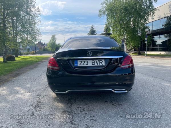 Melns Mercedes-Benz C-Class 2014 Tallina, ar dzinēja tilpumu 2.10 L un nobraukumu 184 tūkst. km par 14300 €, foto 5 vietnē AUTOMOTO.COM.LV