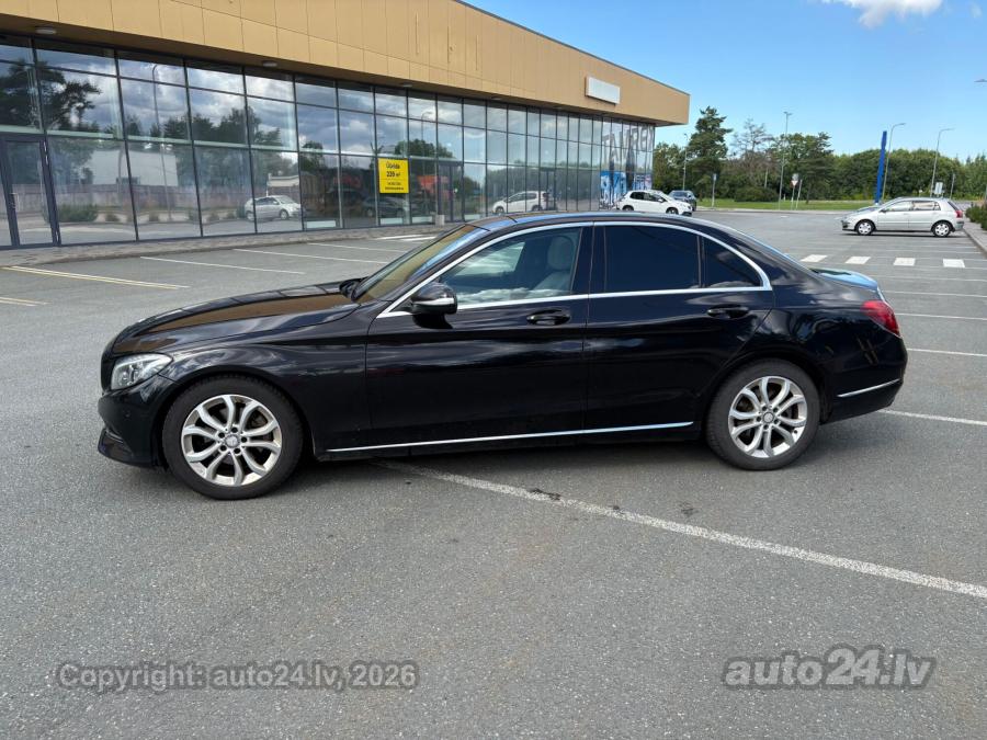 Melns Mercedes-Benz C-Class 2014 Tallina, ar dzinēja tilpumu 2.10 L un nobraukumu 261 tūkst. km par 13500 €, foto 4 vietnē AUTOMOTO.COM.LV