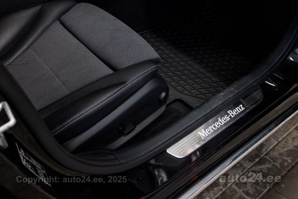 Black Mercedes-Benz C-Class 2015 in Tartu, with an engine capacity of 2.00 L and mileage of 92 thousand km for 17900 €, photo 11 on AUTOMOTO.COM.LV