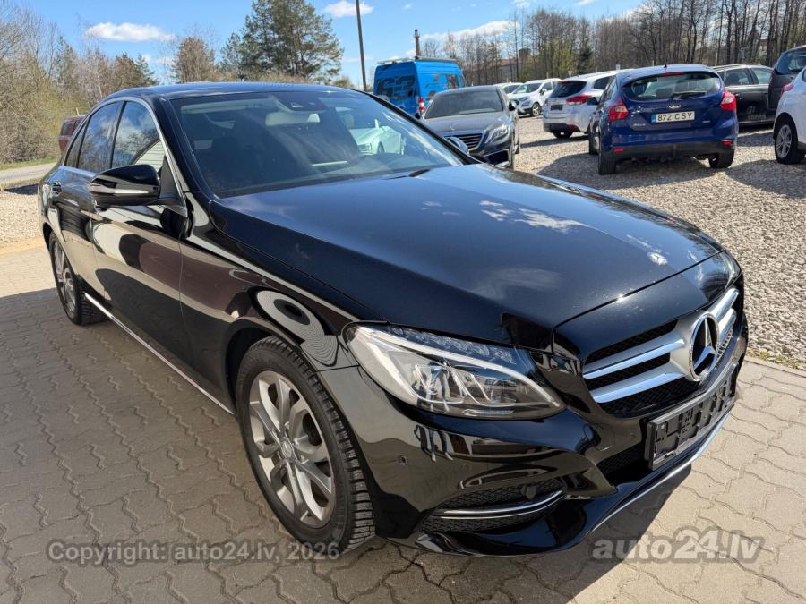 Black Mercedes-Benz C-Class 2015 in Voru, with an engine capacity of 0.00 L and mileage of 140 thousand km for 15490 €, photo 3 on AUTOMOTO.COM.LV