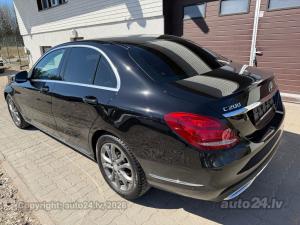 Black Mercedes-Benz C-Class 2015 in Voru, with an engine capacity of 0.00 L and mileage of 140 thousand km for 15490 €, photo 4 on AUTOMOTO.COM.LV