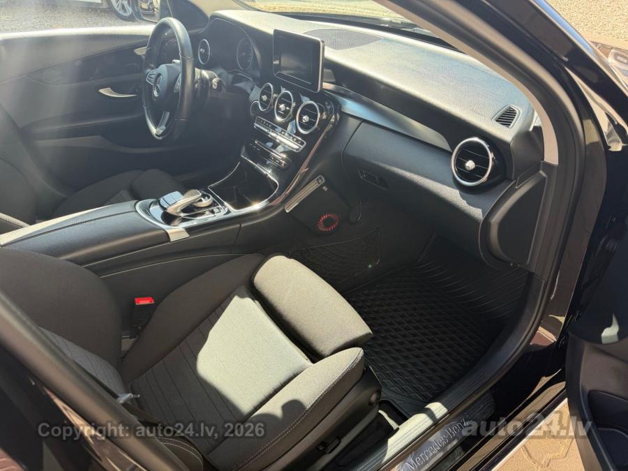 Black Mercedes-Benz C-Class 2015 in Voru, with an engine capacity of 0.00 L and mileage of 140 thousand km for 15490 €, photo 7 on AUTOMOTO.COM.LV
