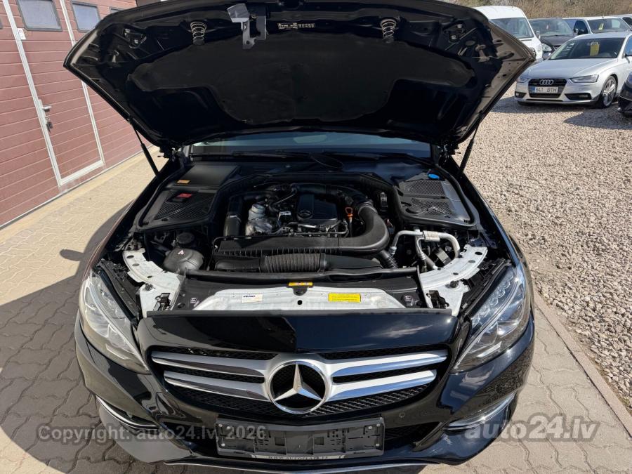 Black Mercedes-Benz C-Class 2015 in Voru, with an engine capacity of 0.00 L and mileage of 140 thousand km for 15490 €, photo 12 on AUTOMOTO.COM.LV