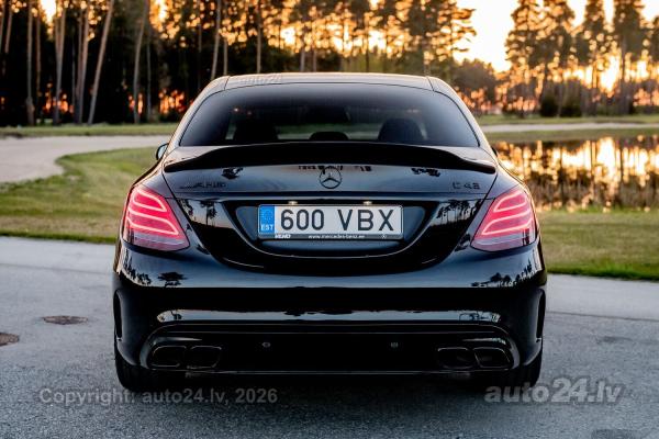 Black Mercedes-Benz C-Class 2016 in Parnu, with an engine capacity of 3.00 L and mileage of 167 thousand km for 29990 €, photo 6 on AUTOMOTO.COM.LV
