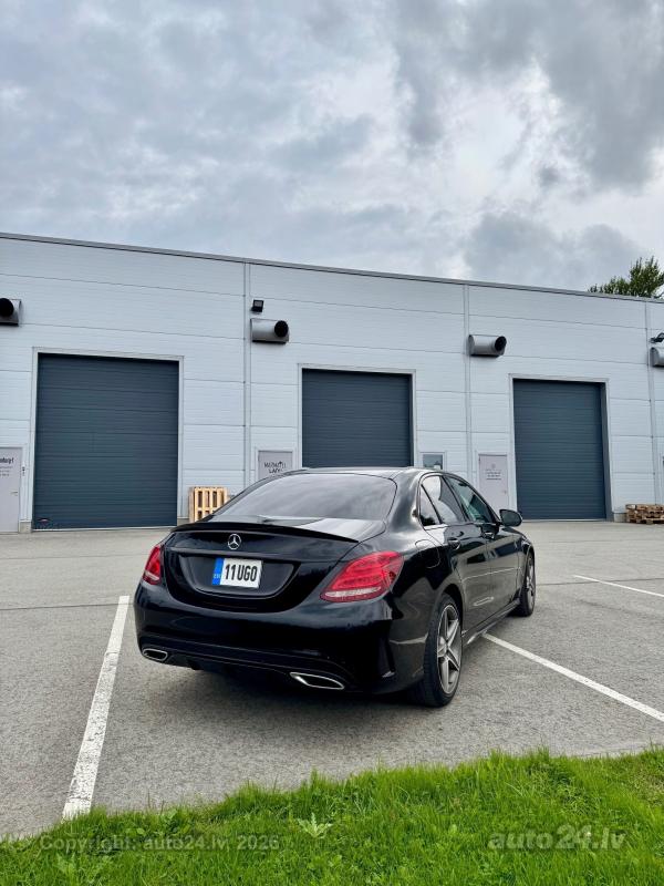Melns Mercedes-Benz C-Class 2016 Tallina, ar dzinēja tilpumu 1.60 L un nobraukumu 233 tūkst. km par 14700 €, foto 3 vietnē AUTOMOTO.COM.LV