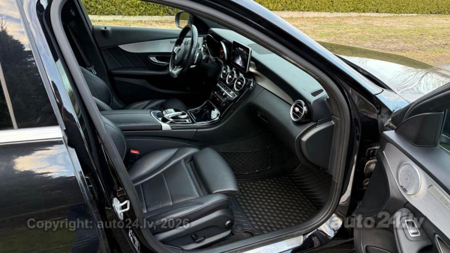 Black Mercedes-Benz C-Class 2018 in Tallinn, with an engine capacity of 2.10 L and mileage of 115 thousand km for 21900 €, photo 9 on AUTOMOTO.COM.LV