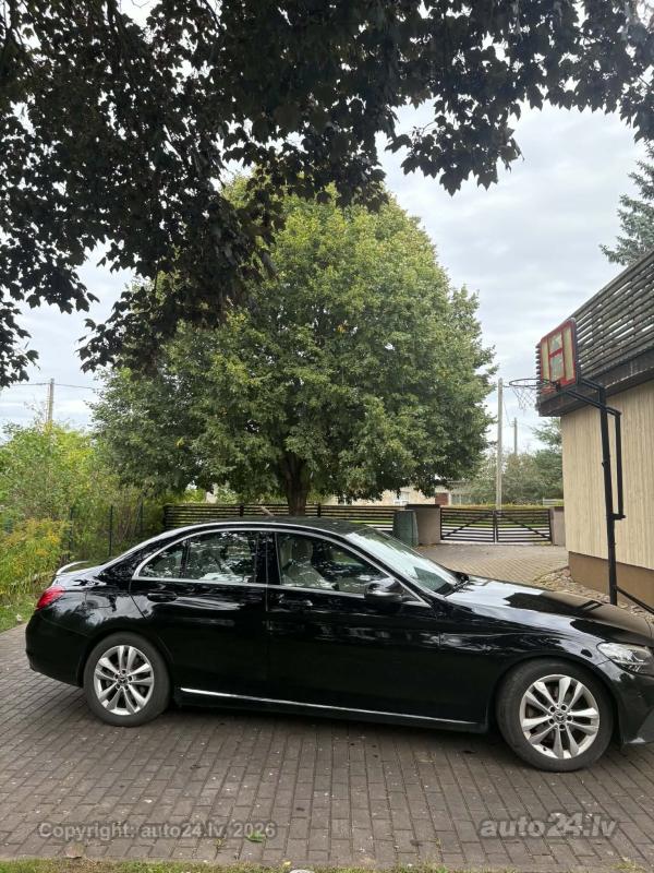 Black Mercedes-Benz C-Class 2019 in Tallinn, with an engine capacity of 2.00 L and mileage of 257 thousand km for 22400 €, photo 4 on AUTOMOTO.COM.LV