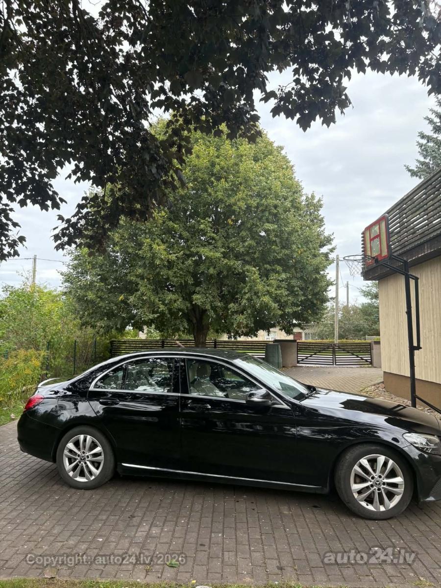 Black Mercedes-Benz C-Class 2019 in Tallinn, with an engine capacity of 2.00 L and mileage of 257 thousand km for 22400 €, photo 4 on AUTOMOTO.COM.LV