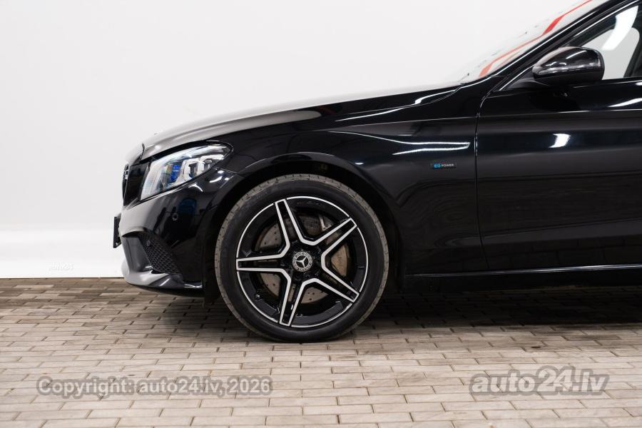 Melns Mercedes-Benz C-Class 2020 Tartu, ar dzinēja tilpumu 2.00 L un nobraukumu 64 tūkst. km par 25900 €, foto 3 vietnē AUTOMOTO.COM.LV
