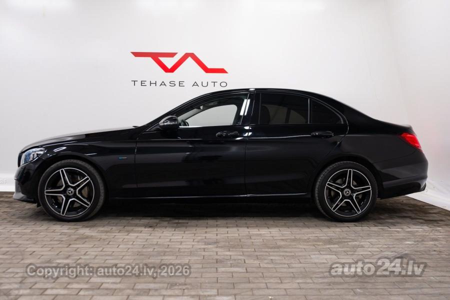 Melns Mercedes-Benz C-Class 2020 Tartu, ar dzinēja tilpumu 2.00 L un nobraukumu 64 tūkst. km par 25900 €, foto 4 vietnē AUTOMOTO.COM.LV