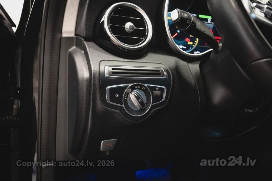 Melns Mercedes-Benz C-Class 2020 Tartu, ar dzinēja tilpumu 2.00 L un nobraukumu 64 tūkst. km par 25900 €, foto 16 vietnē AUTOMOTO.COM.LV