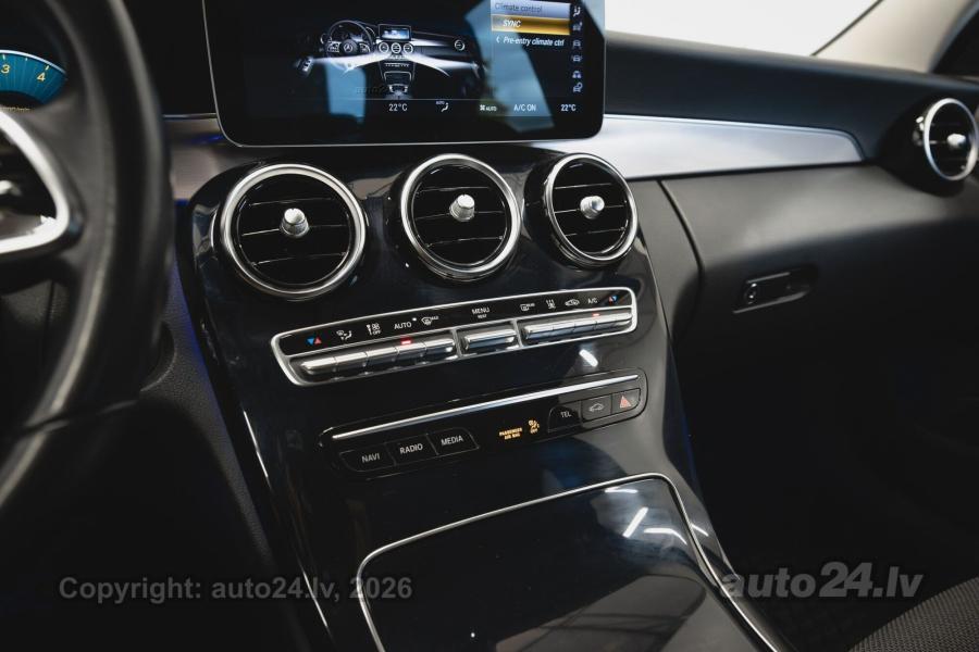 Melns Mercedes-Benz C-Class 2020 Tartu, ar dzinēja tilpumu 2.00 L un nobraukumu 64 tūkst. km par 25900 €, foto 17 vietnē AUTOMOTO.COM.LV