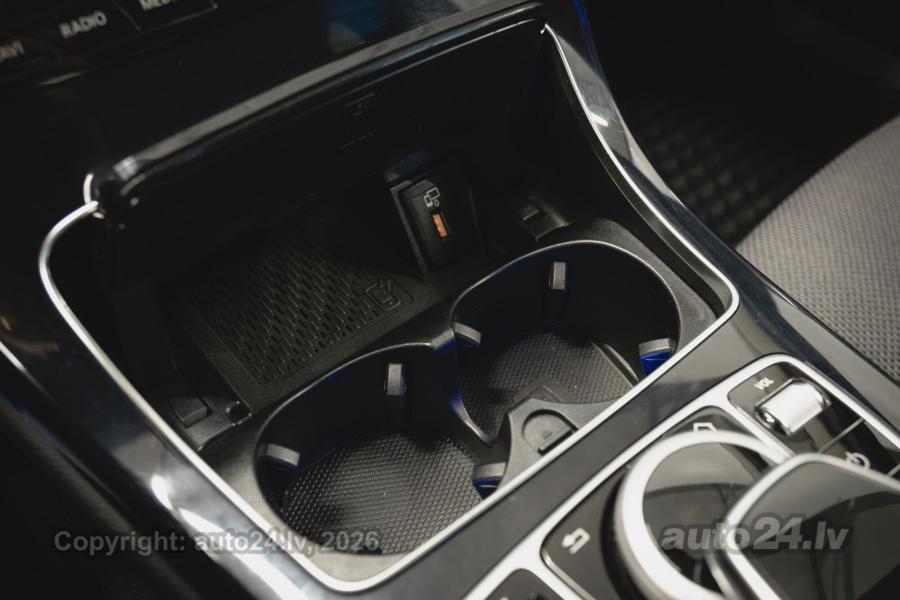 Melns Mercedes-Benz C-Class 2020 Tartu, ar dzinēja tilpumu 2.00 L un nobraukumu 64 tūkst. km par 25900 €, foto 19 vietnē AUTOMOTO.COM.LV