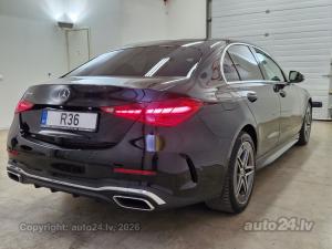 Melns Mercedes-Benz C-Class 2024 Hāpsalu, ar dzinēja tilpumu 2.00 L un nobraukumu 46 tūkst. km par 40999 €, foto 9 vietnē AUTOMOTO.COM.LV