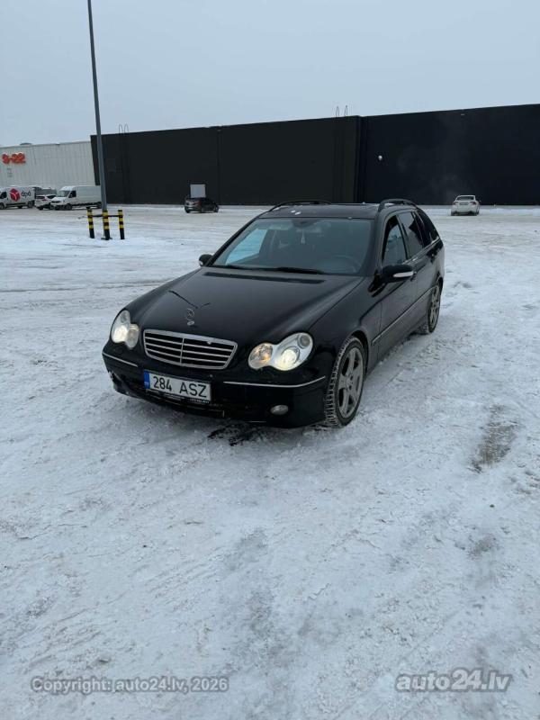 Melns Mercedes-Benz C-Class 2004 Tallina, ar dzinēja tilpumu 1.80 L un nobraukumu 320 tūkst. km par 2190 €, foto 1 vietnē AUTOMOTO.COM.LV
