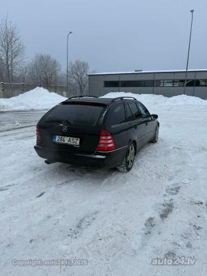 Black Mercedes-Benz C-Class 2004 in Tallinn, with an engine capacity of 1.80 L and mileage of 320 thousand km for 2190 €, photo 3 on AUTOMOTO.COM.LV