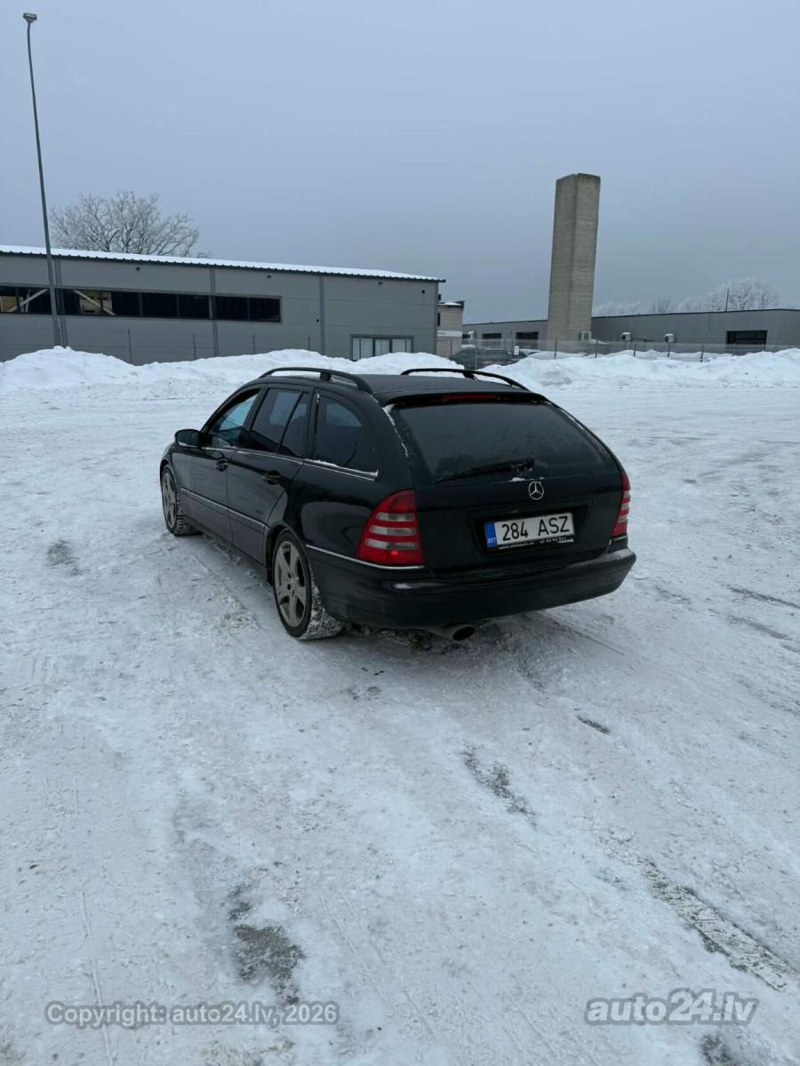 Black Mercedes-Benz C-Class 2004 in Tallinn, with an engine capacity of 1.80 L and mileage of 320 thousand km for 2190 €, photo 4 on AUTOMOTO.COM.LV