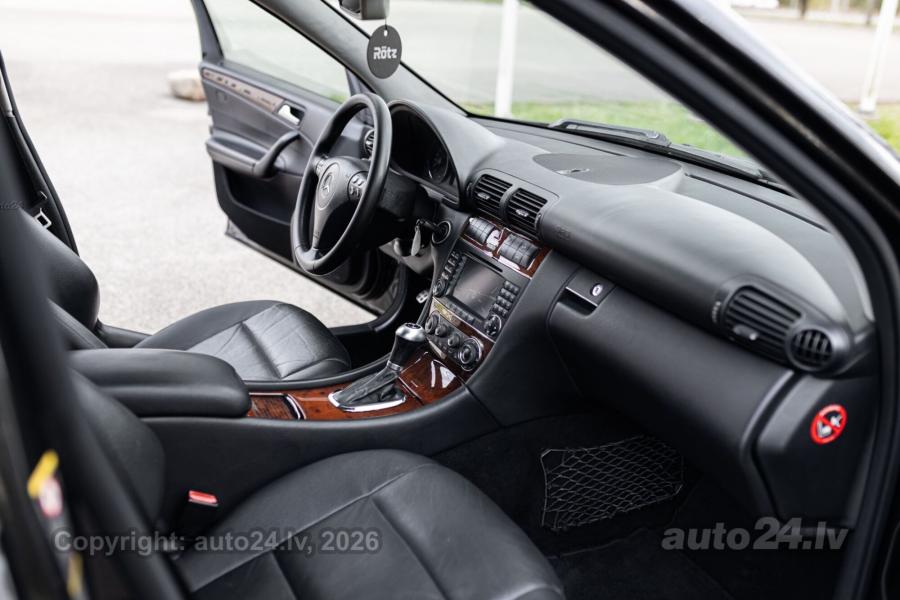 Melns Mercedes-Benz C-Class 2005 Tallina, ar dzinēja tilpumu 2.70 L un nobraukumu 363 tūkst. km par 3590 €, foto 11 vietnē AUTOMOTO.COM.LV