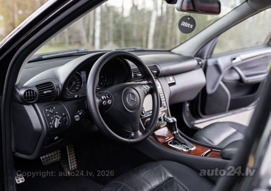 Melns Mercedes-Benz C-Class 2005 Tallina, ar dzinēja tilpumu 2.70 L un nobraukumu 363 tūkst. km par 3590 €, foto 12 vietnē AUTOMOTO.COM.LV