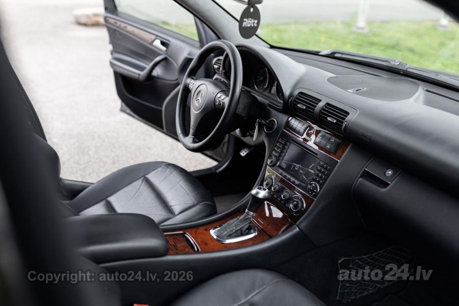 Melns Mercedes-Benz C-Class 2005 Tallina, ar dzinēja tilpumu 2.70 L un nobraukumu 363 tūkst. km par 3590 €, foto 13 vietnē AUTOMOTO.COM.LV