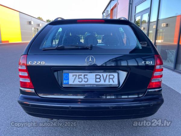 Melns Mercedes-Benz C-Class 2005 Kuresāre, ar dzinēja tilpumu 2.10 L un nobraukumu 365 tūkst. km par 3990 €, foto 6 vietnē AUTOMOTO.COM.LV