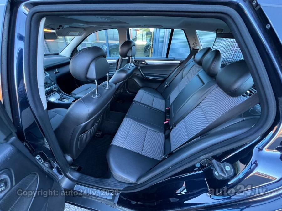 Melns Mercedes-Benz C-Class 2005 Kuresāre, ar dzinēja tilpumu 2.10 L un nobraukumu 365 tūkst. km par 3990 €, foto 11 vietnē AUTOMOTO.COM.LV