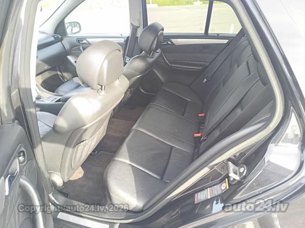 Black Mercedes-Benz C-Class 2005 in Tallinn, with an engine capacity of 3.00 L and mileage of 270 thousand km for 6500 €, photo 9 on AUTOMOTO.COM.LV