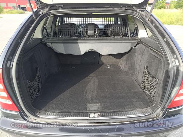 Black Mercedes-Benz C-Class 2005 in Tallinn, with an engine capacity of 3.00 L and mileage of 270 thousand km for 6500 €, photo 10 on AUTOMOTO.COM.LV