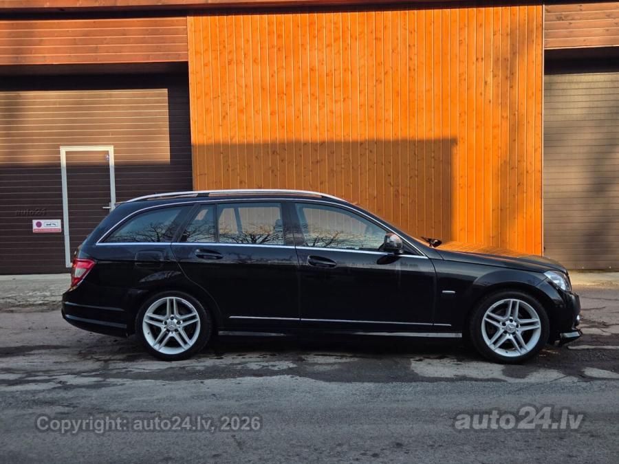 Black Mercedes-Benz C-Class 2008 in Tallinn, with an engine capacity of 0.00 L and mileage of 435 thousand km for 3999 €, photo 2 on AUTOMOTO.COM.LV