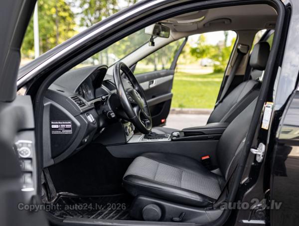Melns Mercedes-Benz C-Class 2008 Tallina, ar dzinēja tilpumu 2.10 L un nobraukumu 466 tūkst. km par 3390 €, foto 7 vietnē AUTOMOTO.COM.LV