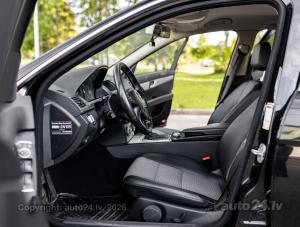 Black Mercedes-Benz C-Class 2008 in Tallinn, with an engine capacity of 2.10 L and mileage of 466 thousand km for 3390 €, photo 8 on AUTOMOTO.COM.LV