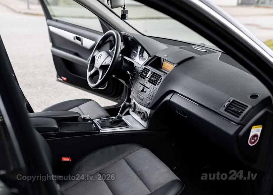 Black Mercedes-Benz C-Class 2008 in Tallinn, with an engine capacity of 2.10 L and mileage of 466 thousand km for 3390 €, photo 9 on AUTOMOTO.COM.LV