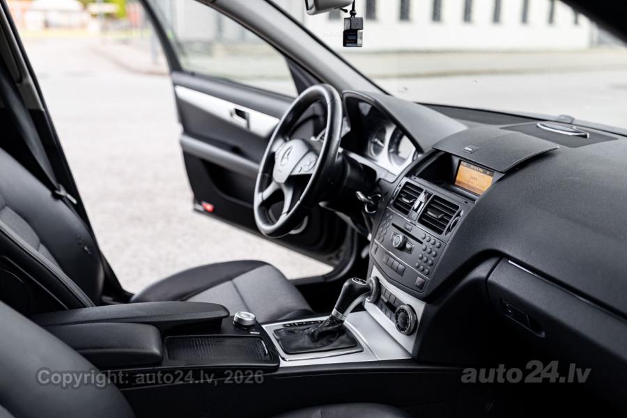 Black Mercedes-Benz C-Class 2008 in Tallinn, with an engine capacity of 2.10 L and mileage of 466 thousand km for 3390 €, photo 11 on AUTOMOTO.COM.LV