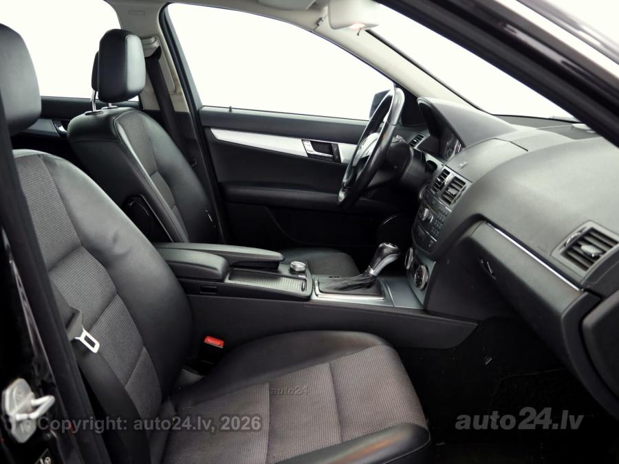 Black Mercedes-Benz C-Class 2008 in Tallinn, with an engine capacity of 2.10 L and mileage of 487 thousand km for 1199 €, photo 7 on AUTOMOTO.COM.LV