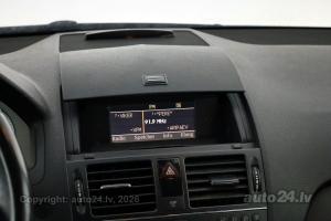 Black Mercedes-Benz C-Class 2008 in Tallinn, with an engine capacity of 2.10 L and mileage of 487 thousand km for 1199 €, photo 9 on AUTOMOTO.COM.LV