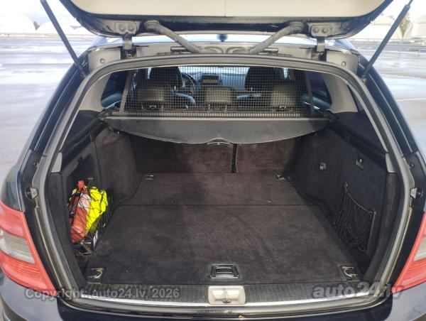 Black Mercedes-Benz C-Class 2008 in Tartu, with an engine capacity of 2.10 L and mileage of 422 thousand km for 3500 €, photo 10 on AUTOMOTO.COM.LV