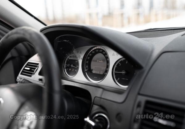 Melns Mercedes-Benz C-Class 2009 Tallina, ar dzinēja tilpumu 2.10 L un nobraukumu 0 tūkst. km par 2998 €, foto 11 vietnē AUTOMOTO.COM.LV