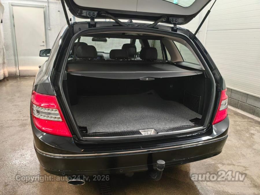 Black Mercedes-Benz C-Class 2009 in Viljandi, with an engine capacity of 2.10 L and mileage of 238 thousand km for 5990 €, photo 18 on AUTOMOTO.COM.LV