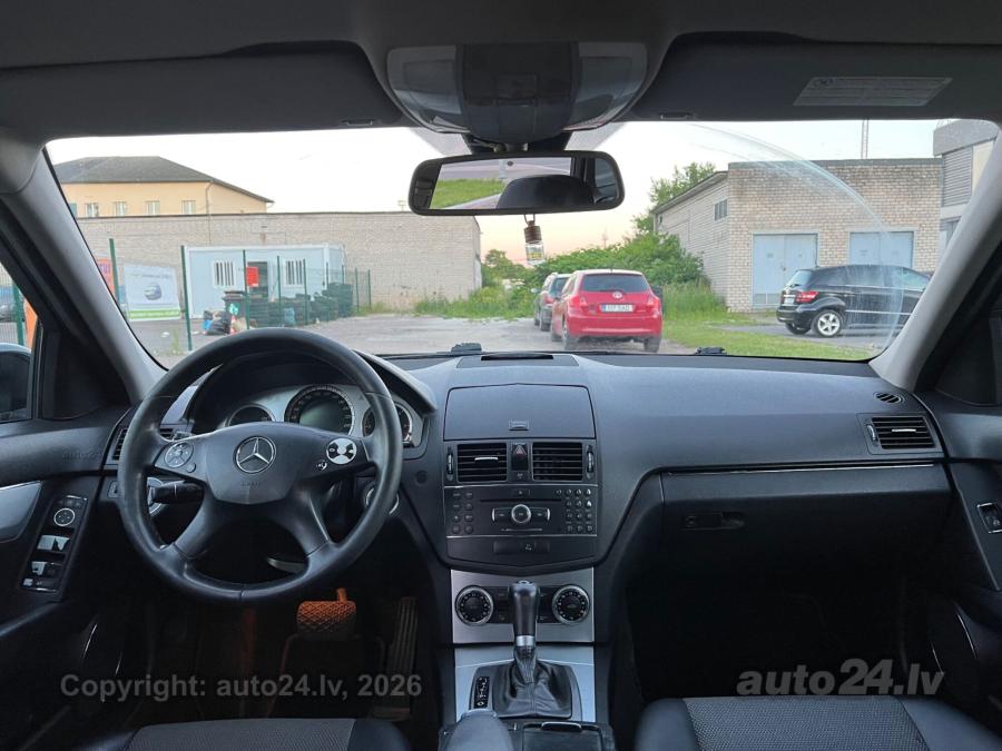 Melns Mercedes-Benz C-Class 2009 Narva, ar dzinēja tilpumu 2.10 L un nobraukumu 544 tūkst. km par 1999 €, foto 17 vietnē AUTOMOTO.COM.LV