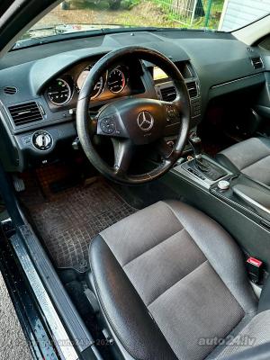 Black Mercedes-Benz C-Class 2009 in Tallinn, with an engine capacity of 2.10 L and mileage of 348 thousand km for 3899 €, photo 9 on AUTOMOTO.COM.LV