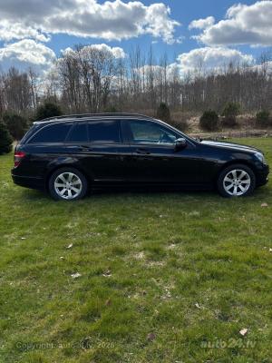 Black Mercedes-Benz C-Class 2010 in Tallinn, with an engine capacity of 2.10 L and mileage of 351 thousand km for 4999 €, photo 3 on AUTOMOTO.COM.LV