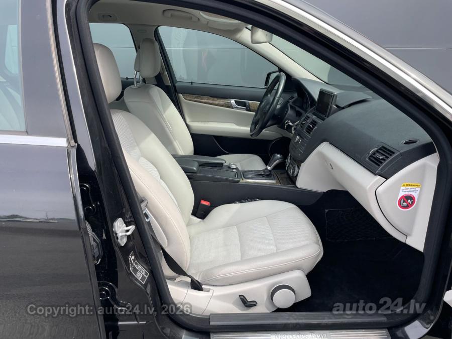 Melns Mercedes-Benz C-Class 2010 Tallina, ar dzinēja tilpumu 2.10 L un nobraukumu 333 tūkst. km par 4499 €, foto 9 vietnē AUTOMOTO.COM.LV