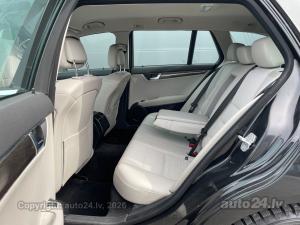 Melns Mercedes-Benz C-Class 2010 Tallina, ar dzinēja tilpumu 2.10 L un nobraukumu 333 tūkst. km par 4499 €, foto 10 vietnē AUTOMOTO.COM.LV